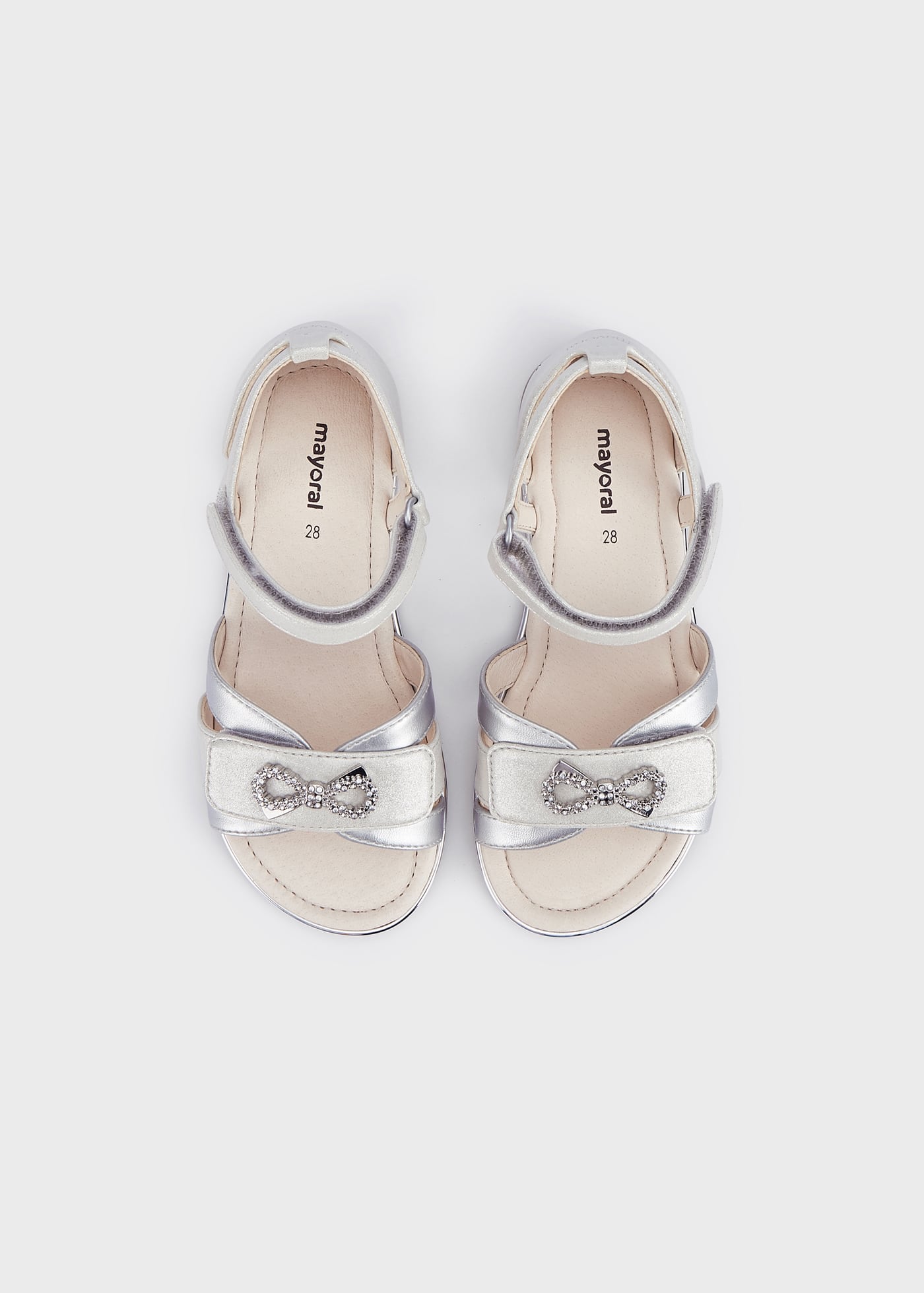 Sandalia con lazo de pedrería para chica Plata | Mayoral