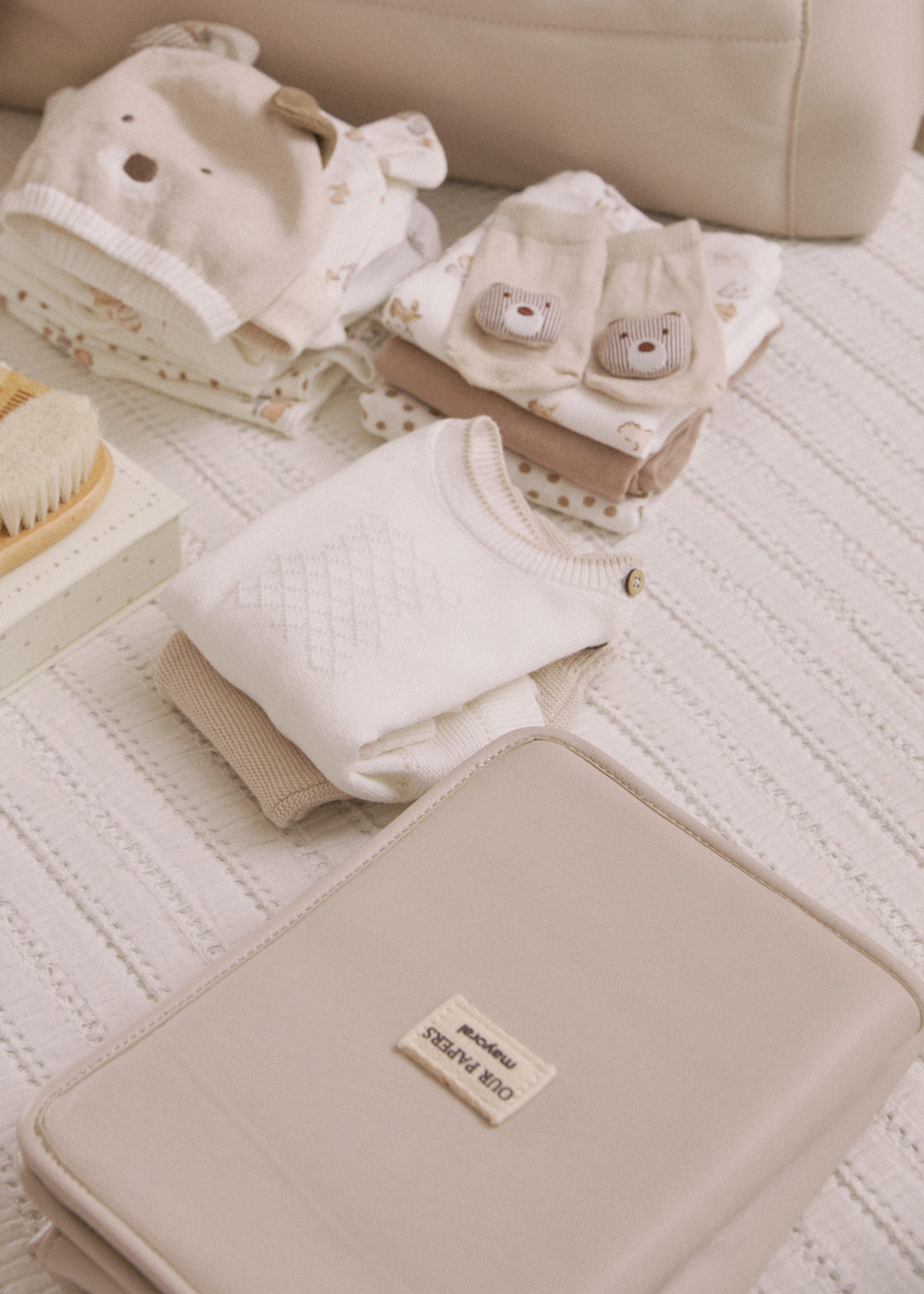 Minimalist Baby Document Holder Oats | Mayoral